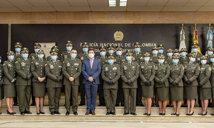 Velar por la seguridad de los colombianos, una labor que cumple la ...